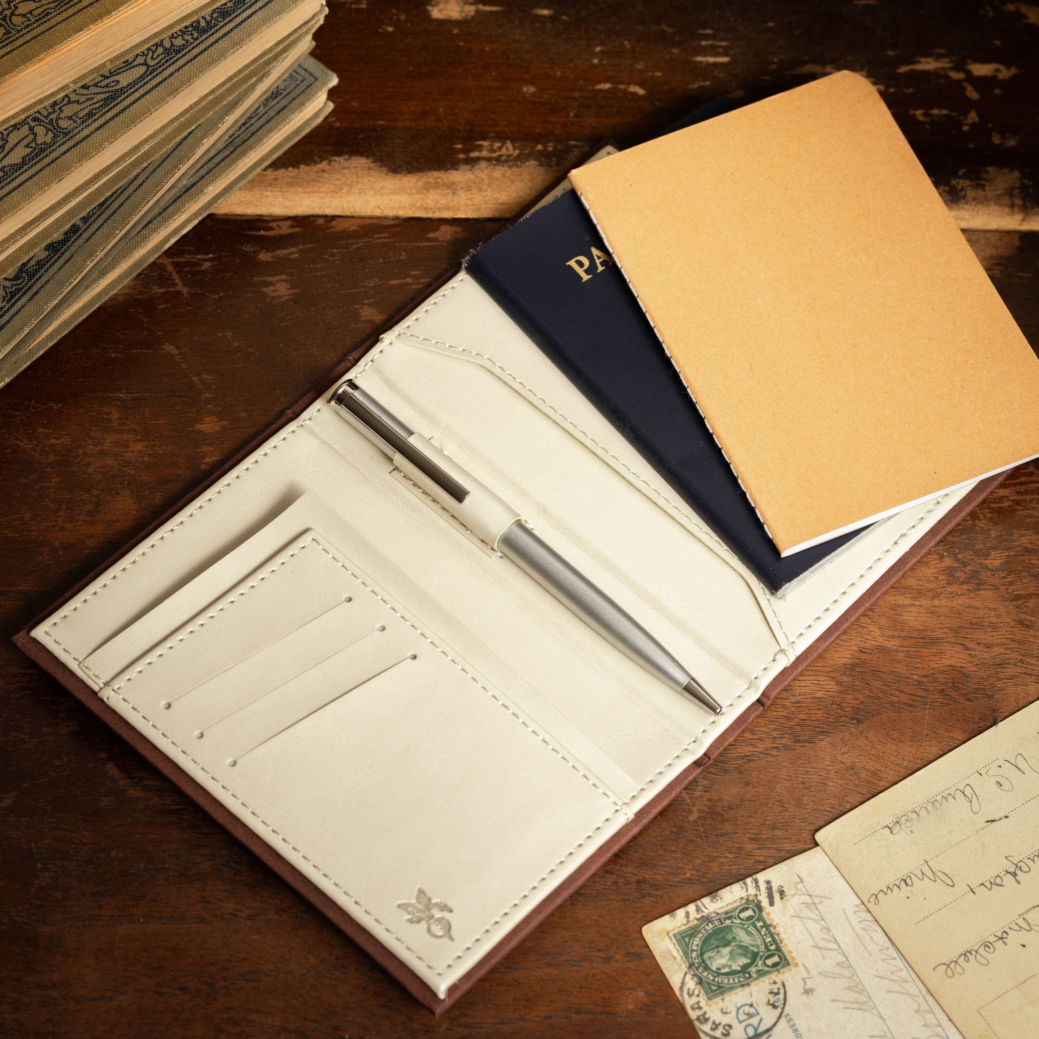 'Dracula' by Bram Stoker 1897 Passport/Notebook Wallet – Novelbookstore.co